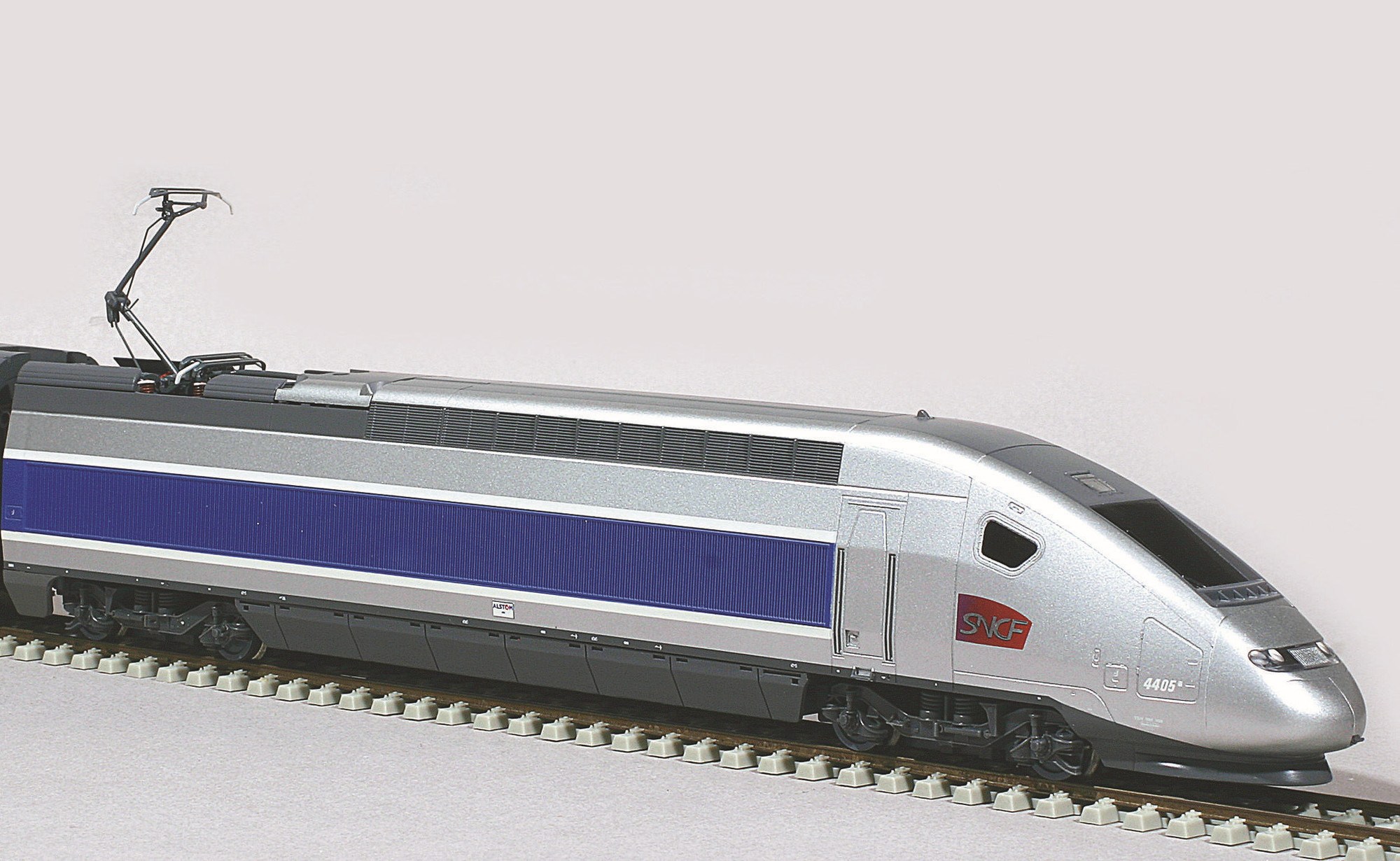 Amélioration du TGV POS Jouef - Rail Miniature Flash - Magazine