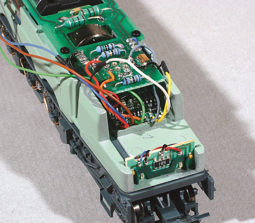 Comment digitaliser la 2D2 9100 de Roco ? - Rail Miniature Flash - Magazine