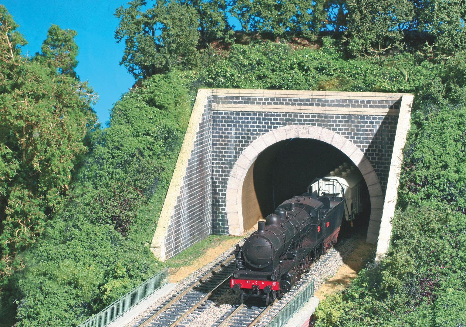 Comment construire une entrée de tunnel en carton ? - Rail Miniature ...